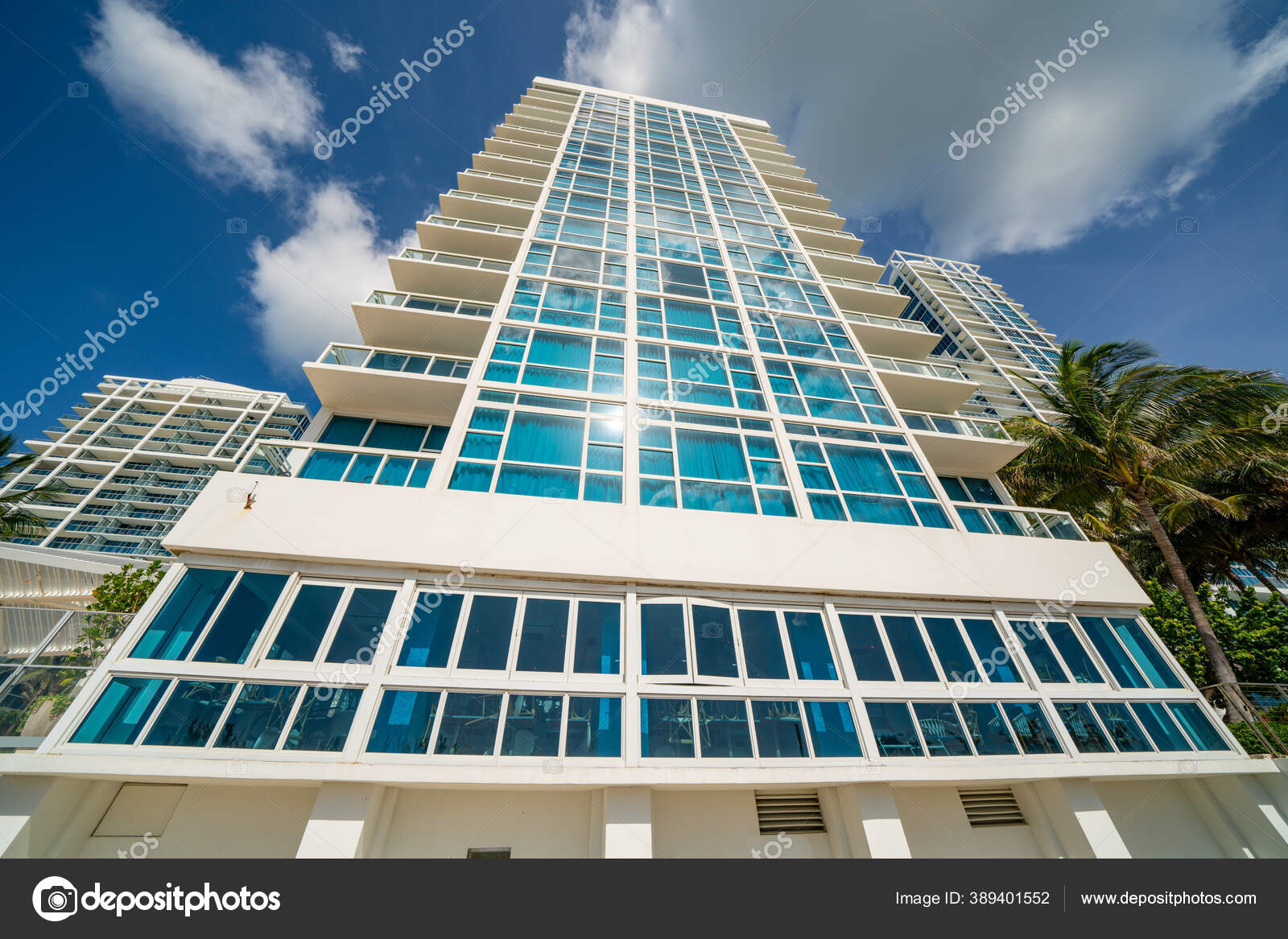 Modern Apartment Building Miami Beach Stock Photo by ©felixtm 389401552