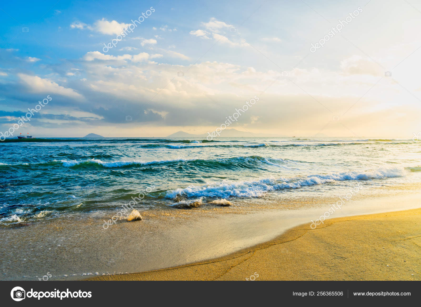 Cua Dai Beach in Hoi An Vietnam — Stock Photo © netfalls #256365506