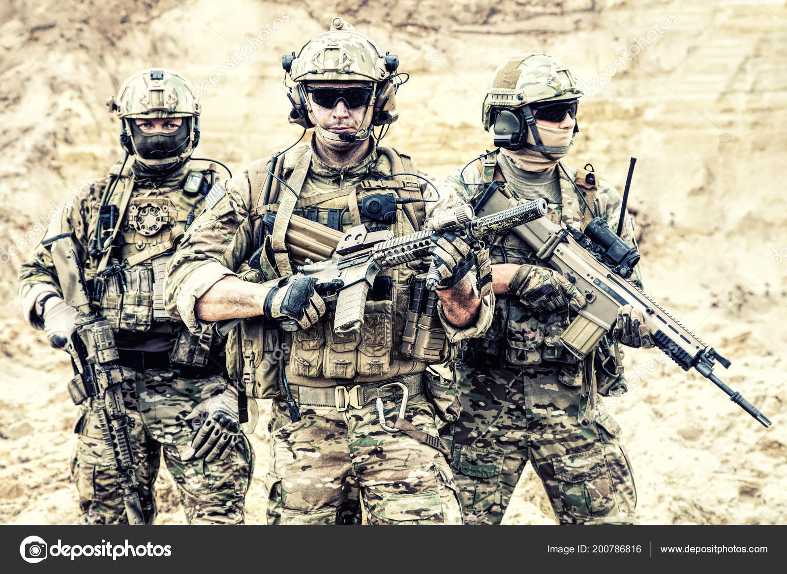 Equipped elite forces soldiers in combat readiness — Stock Photo ...