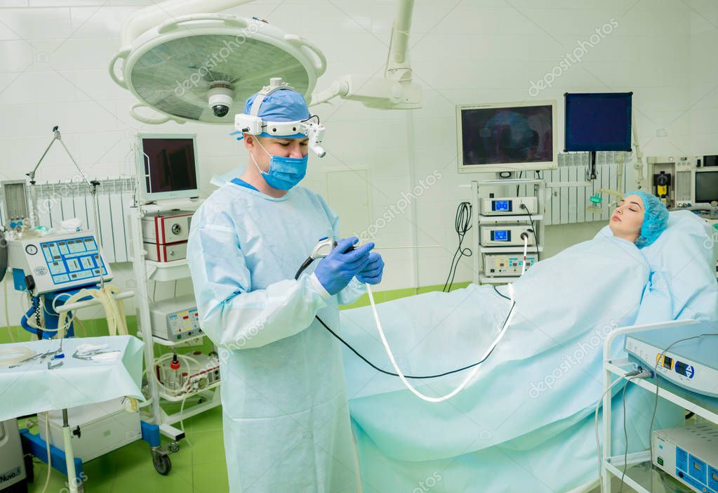 Cirugía endoscópica sinusal. Vaporización láser de concha nasal. Equipos médicos modernos 2022