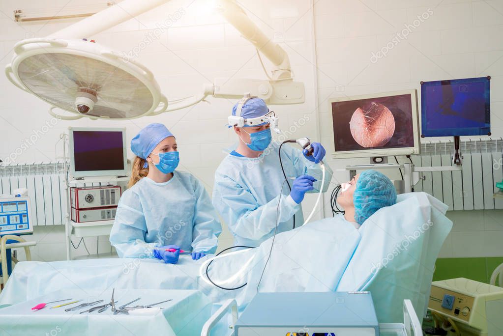 Cirugía endoscópica sinusal. Vaporización láser de concha nasal. Equipos médicos modernos 2022
