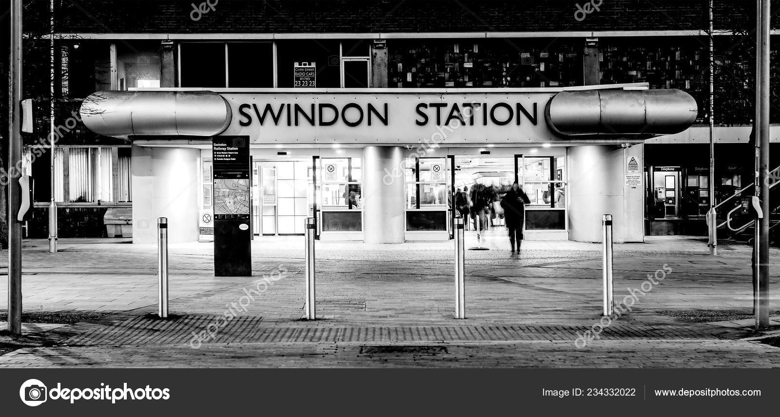 Swindon December 2018 Swindon Railway Station Wiltshire Night Light ...