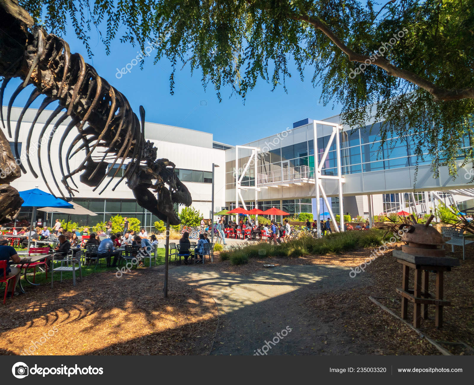 Employees working outdoors at Googleplex headquarters main office ...