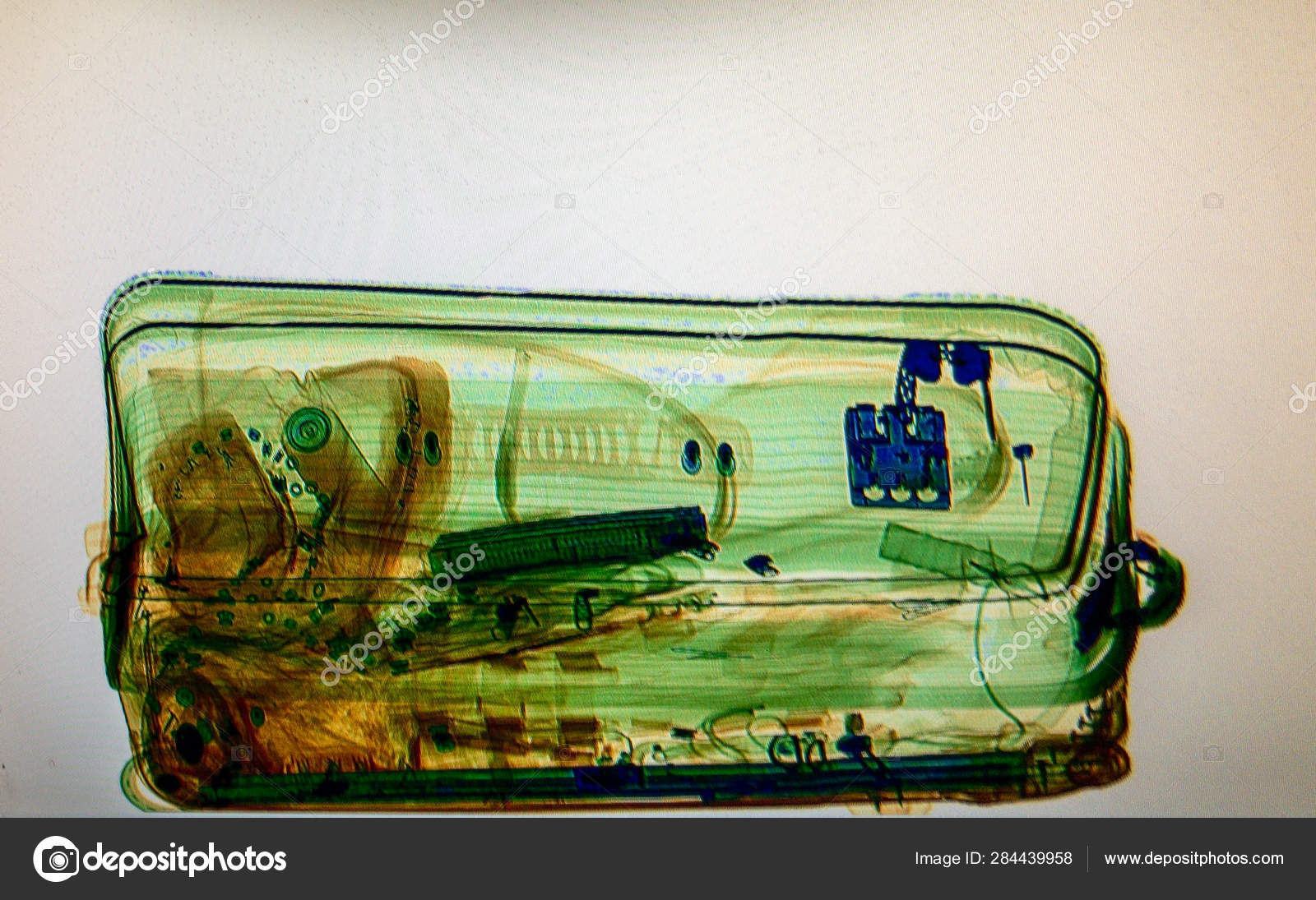 Scanned baggage on the x-ray scanner screen Stock Photo by ©toxawww ...