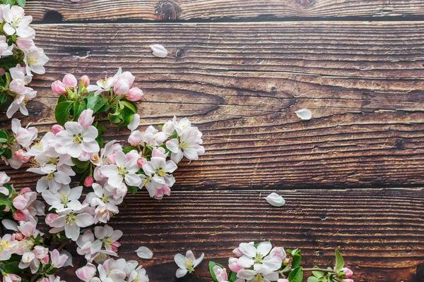 Spring flowers on wooden background — Stock Photo © Kruchenkova #21336355