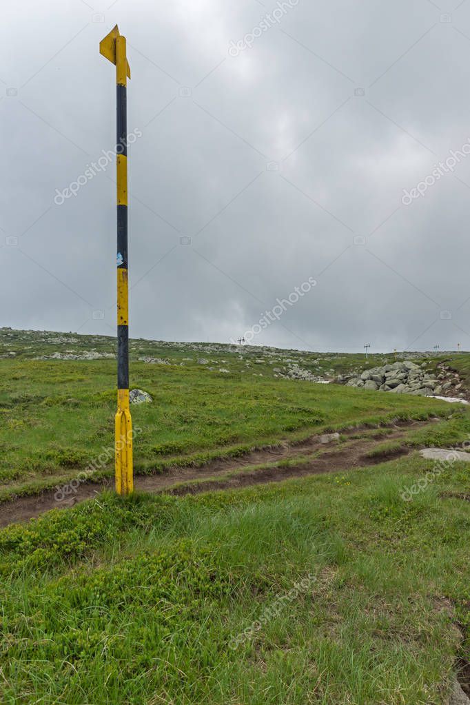 Paisaje de la montaña Vitosha cerca del pico Cherni Vrah, región de la ...