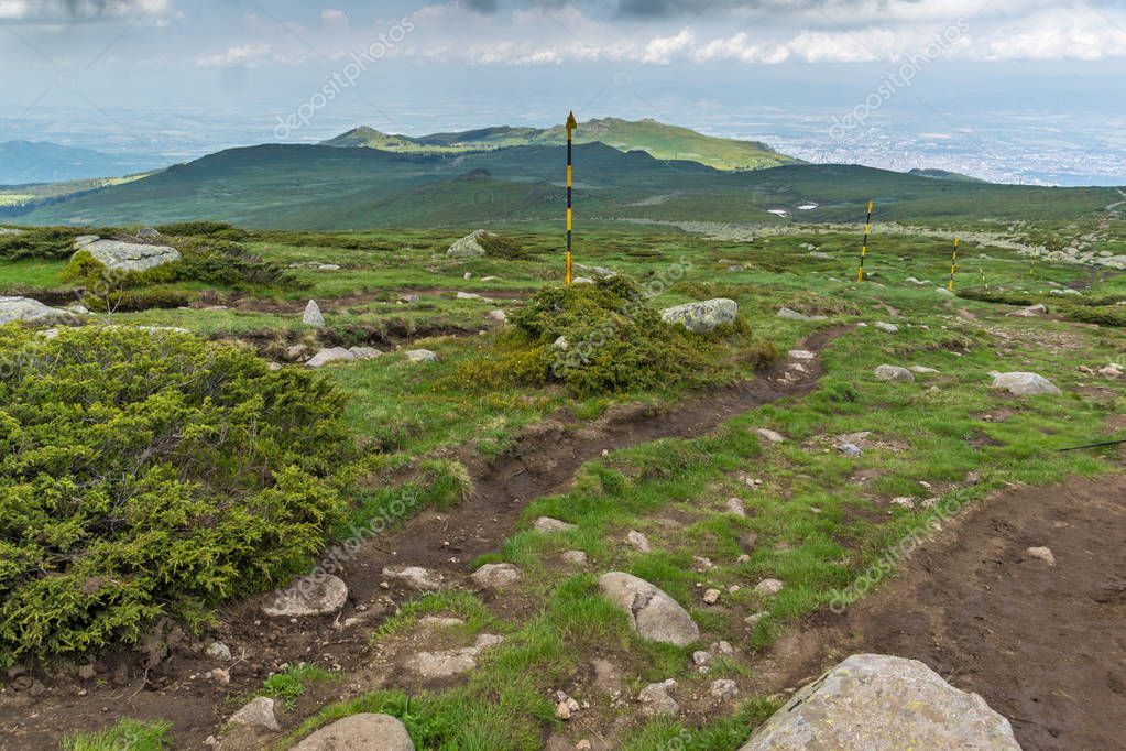 Increíble Panorama de la montaña Vitosha cerca pico de Cherni Vrah ...