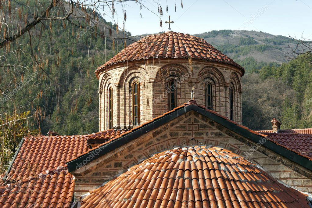 MONASTERIO DE BACHKOVO, BULGARIA - 4 DE FEBRERO DE 2019: Edificios en ...