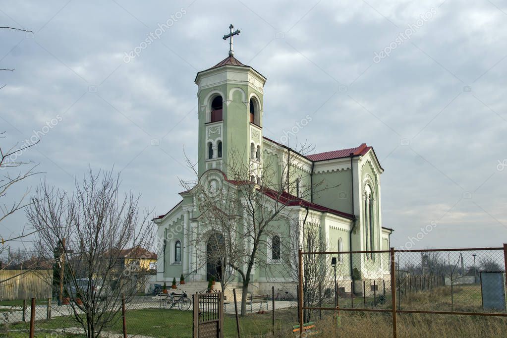 RAKOVSKI, BULGARIA - 25 DE DICIEMBRE DE 2013: Iglesia Católica Romana ...