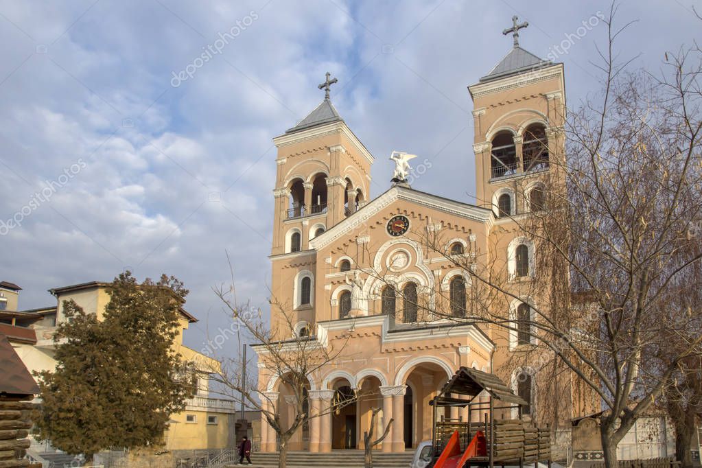 RAKOVSKI, BULGARIA - 25 DE DICIEMBRE DE 2013: Vista del atardecer de la ...