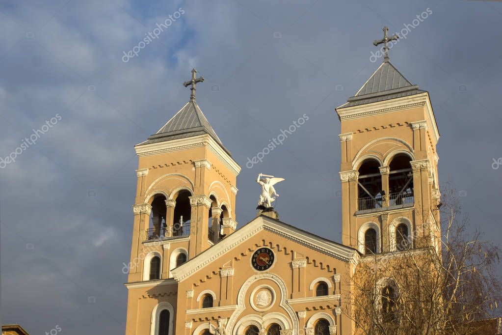 RAKOVSKI, BULGARIA - 25 DE DICIEMBRE DE 2013: Vista del atardecer de la ...