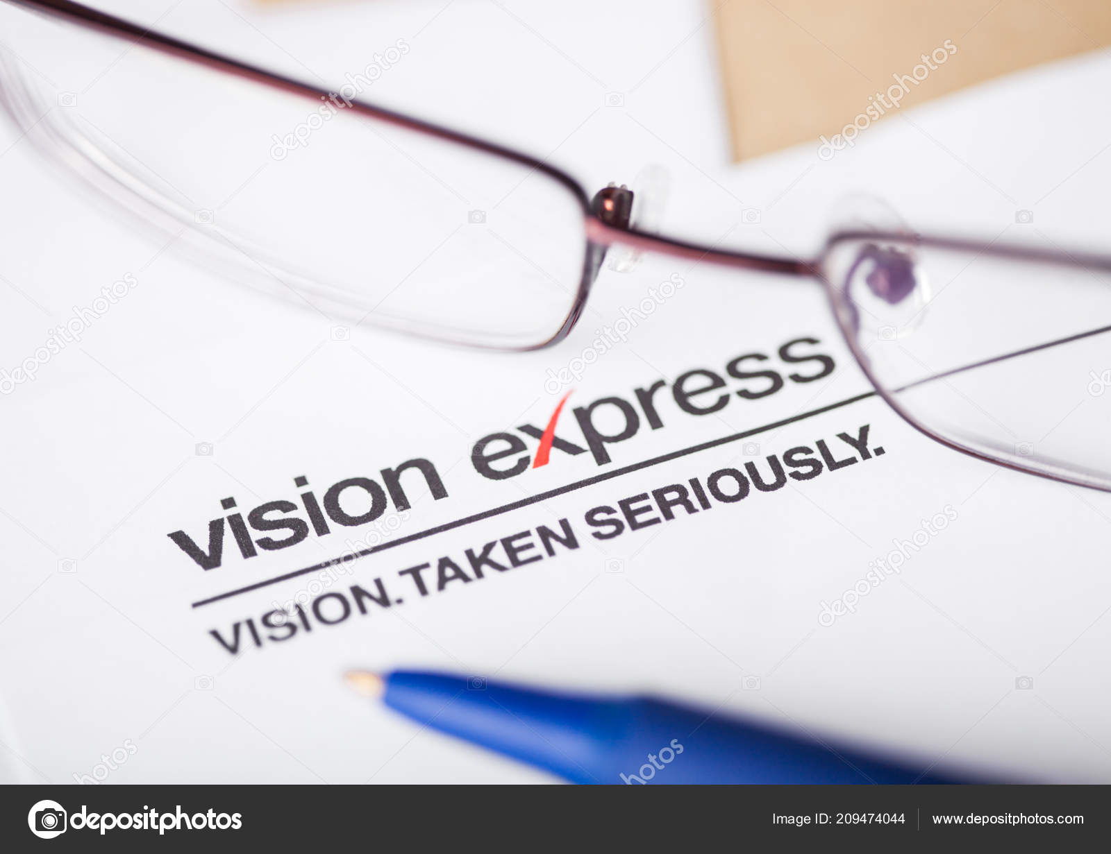 London August 2018 Vision Express Logo Papre Glasses Pen — Stock ...
