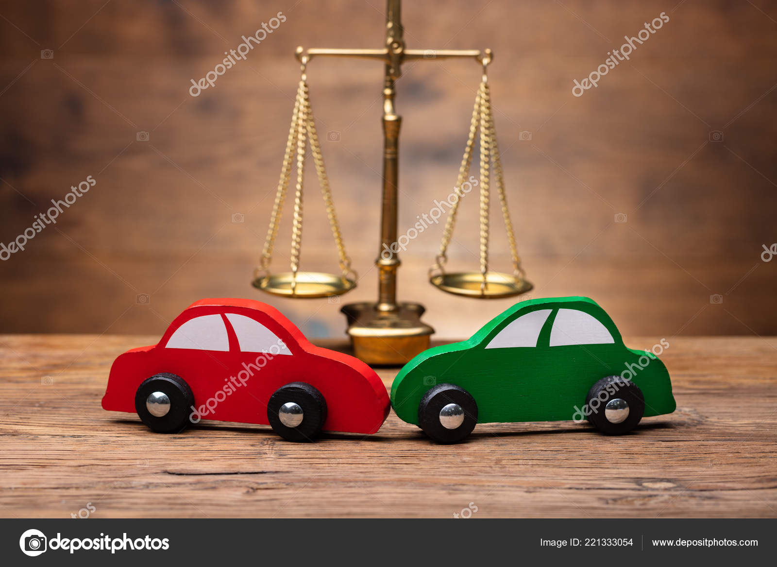 Close Two Red Green Car Front Justice Scale Wooden Desk — Stock Photo ...