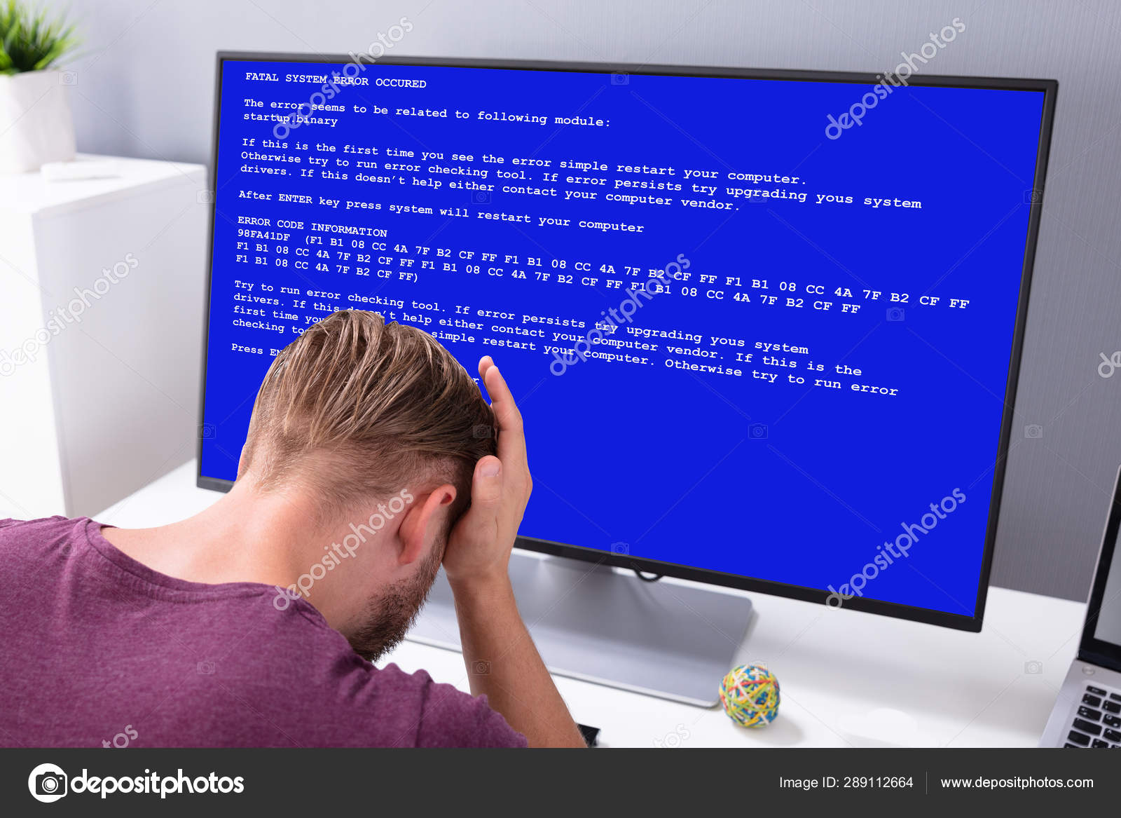 Worried Man Computer System Failure Screen Workplace — Stock Photo ...