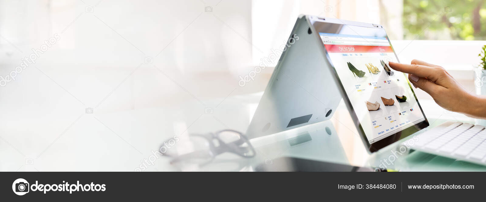Online Retail Shopping Laptop Computer Screen — Stock Photo ...