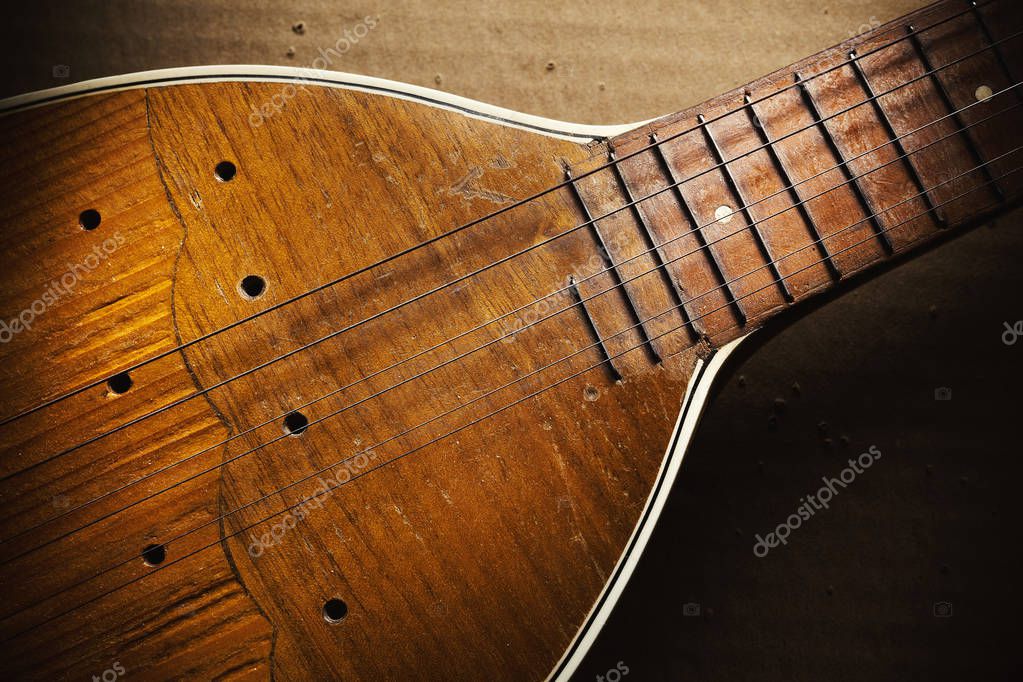 Instrumento de cuerda original de los Balcanes llamado Tamburica. Mucha ...