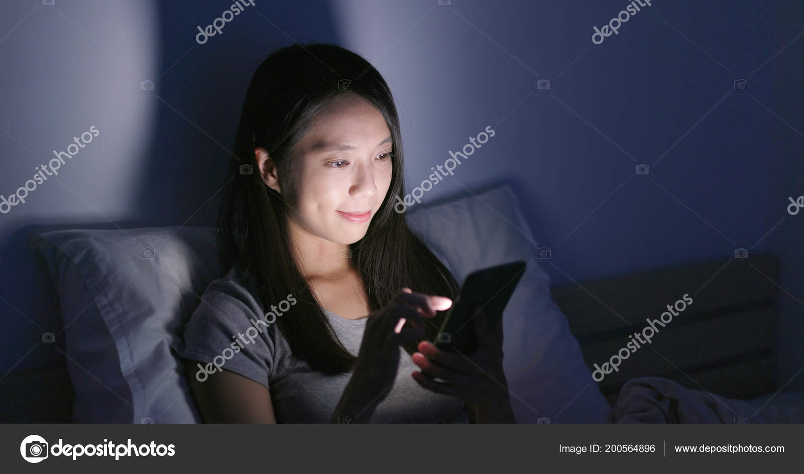 Woman Using Mobile Phone Night — Stock Photo © leungchopan #200564896