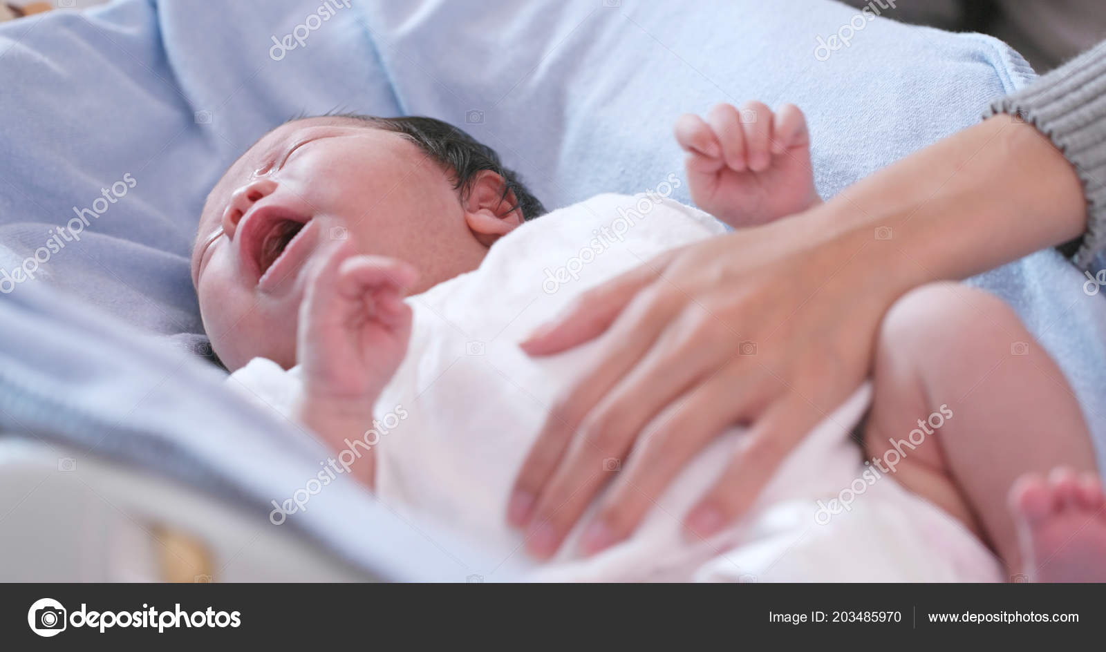 New Born Baby Crying Stock Photo by ©leungchopan 203485970