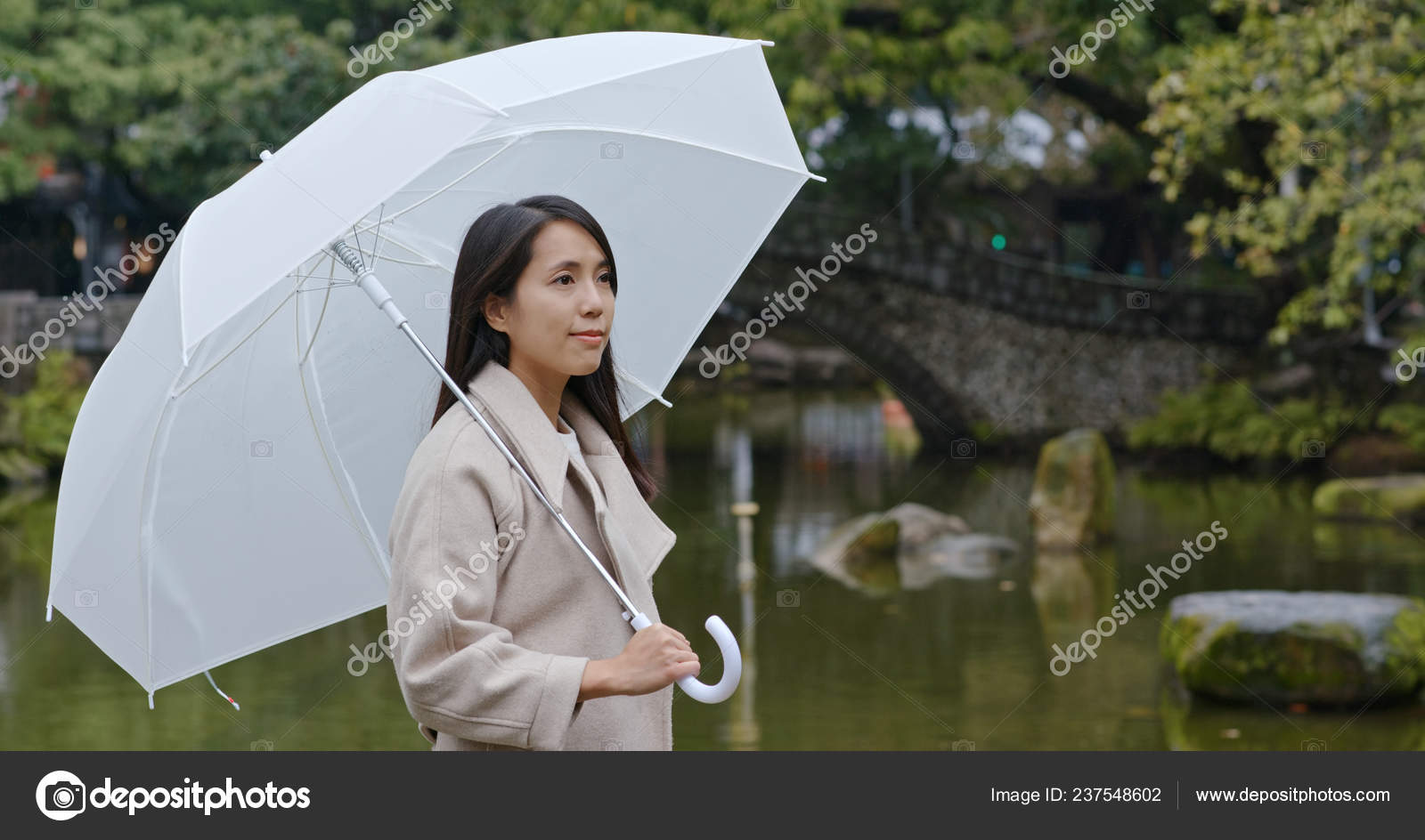 Woman Bring Umbrella Park — Stock Photo © leungchopan #237548602