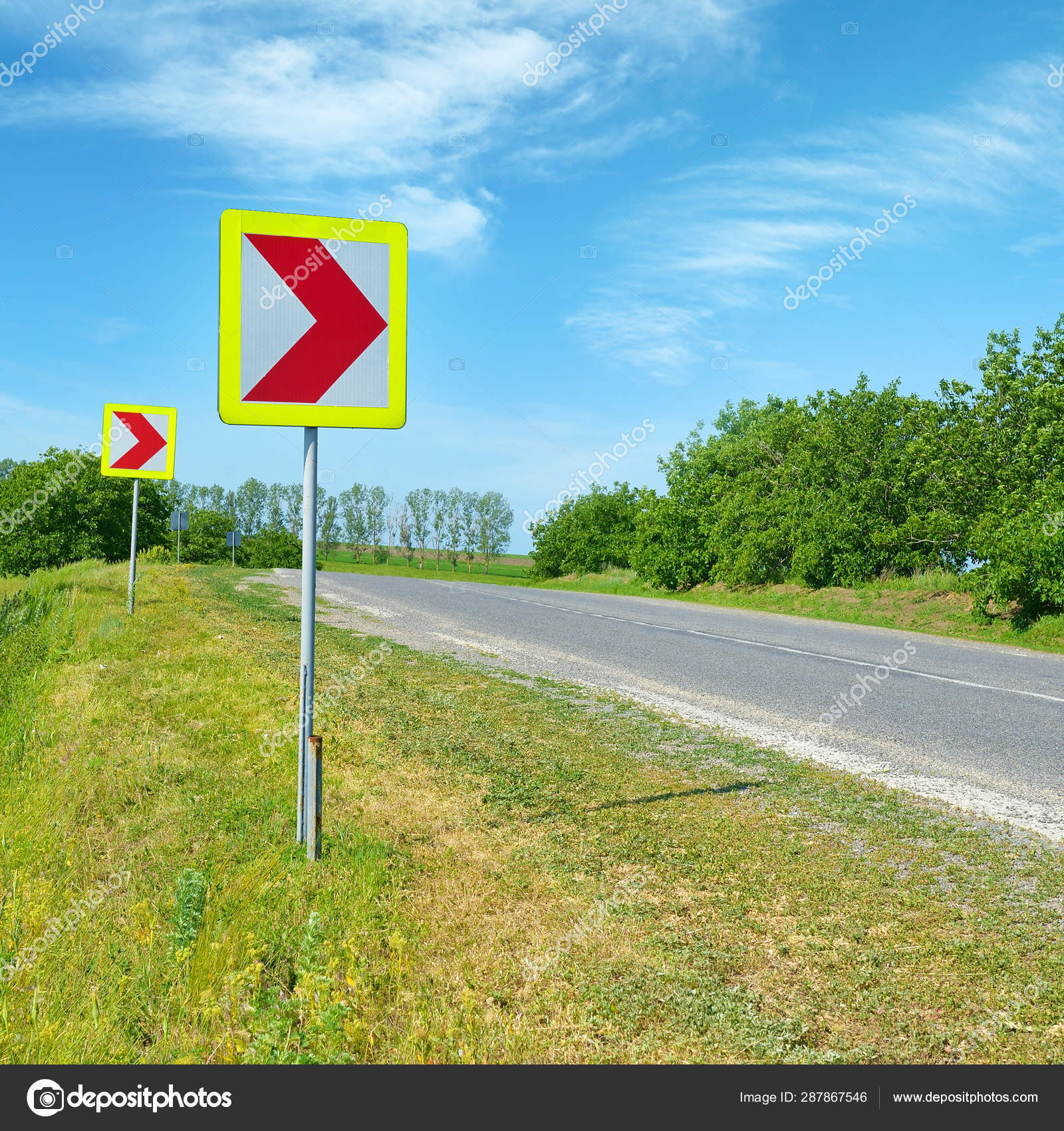 Warning signs for dangerous turn to right Stock Photo by ©Serg64 287867546