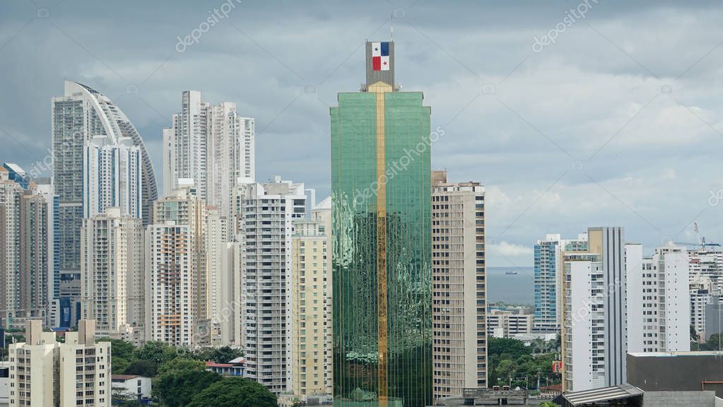 CIUDAD DE PANAMÁ-PANAMÁ-DIC 8, 2016: Vista del horizonte moderno de la ...