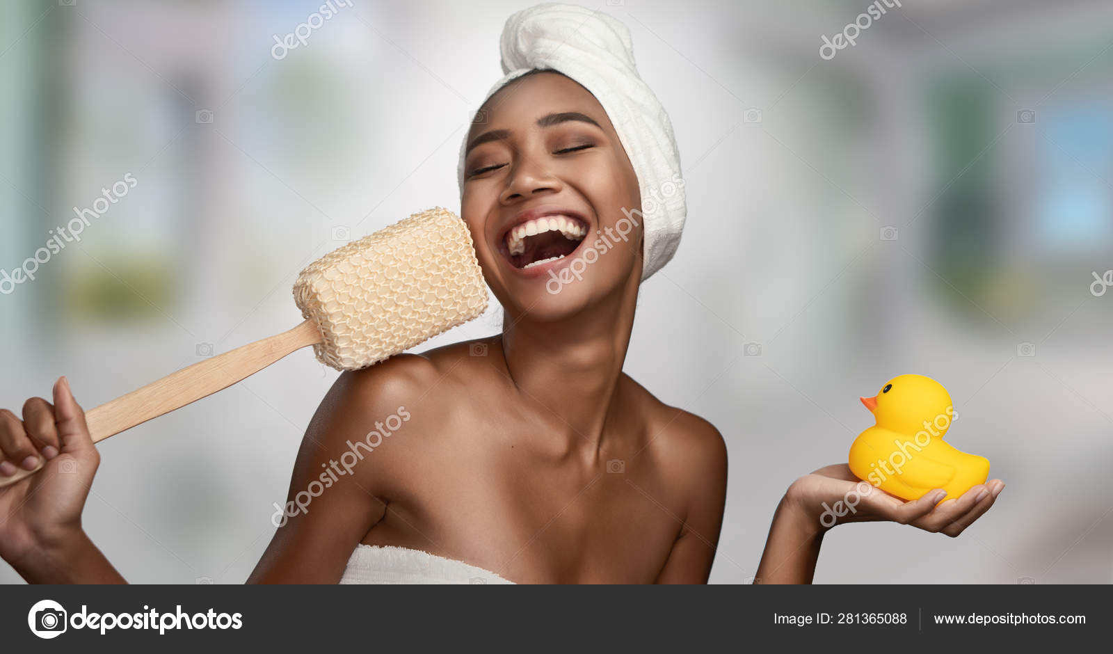 Close Portrait Beautiful Smiling Happy Woman Holding Body Scrubber ...