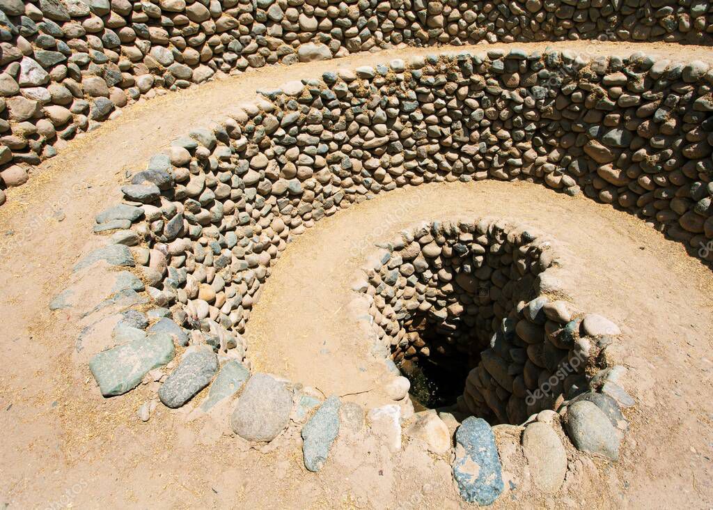 Acueducto Cantalloc en Nazca o ciudad de Nazca, acueductos espiral o ...