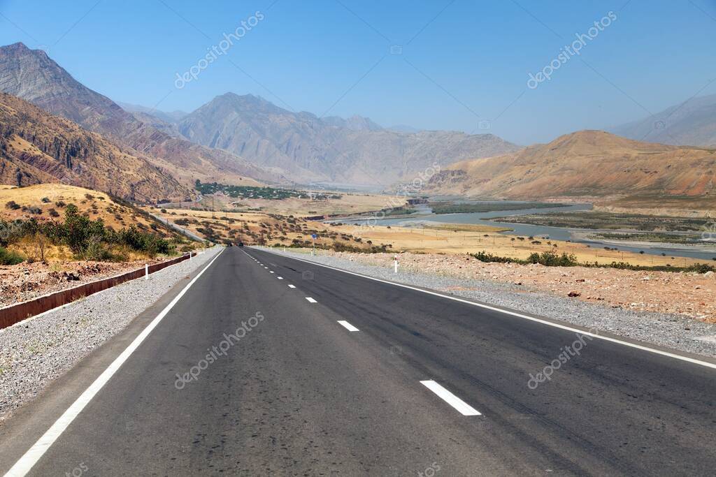 Pamir autopista M41 internacional roa o pamirskij trakt. Río Panj y ...