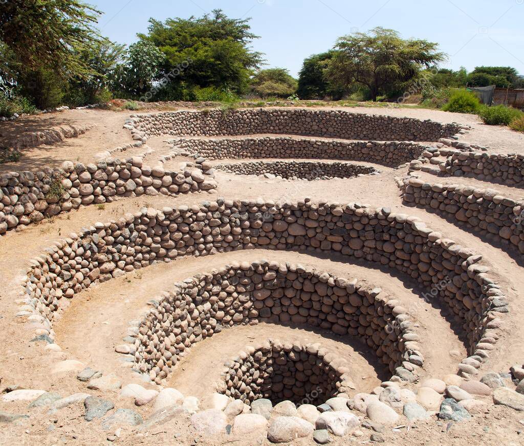 Acueducto Cantalloc en Nazca o ciudad de Nazca, acueductos espiral o ...