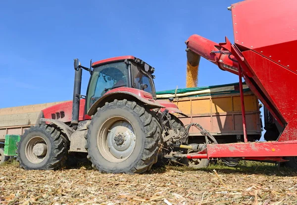 Trailer loading crops Stock Photos, Royalty Free Trailer loading crops ...