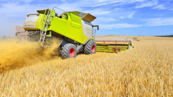 Farmer combine Stock Photos, Royalty Free Farmer combine Images ...