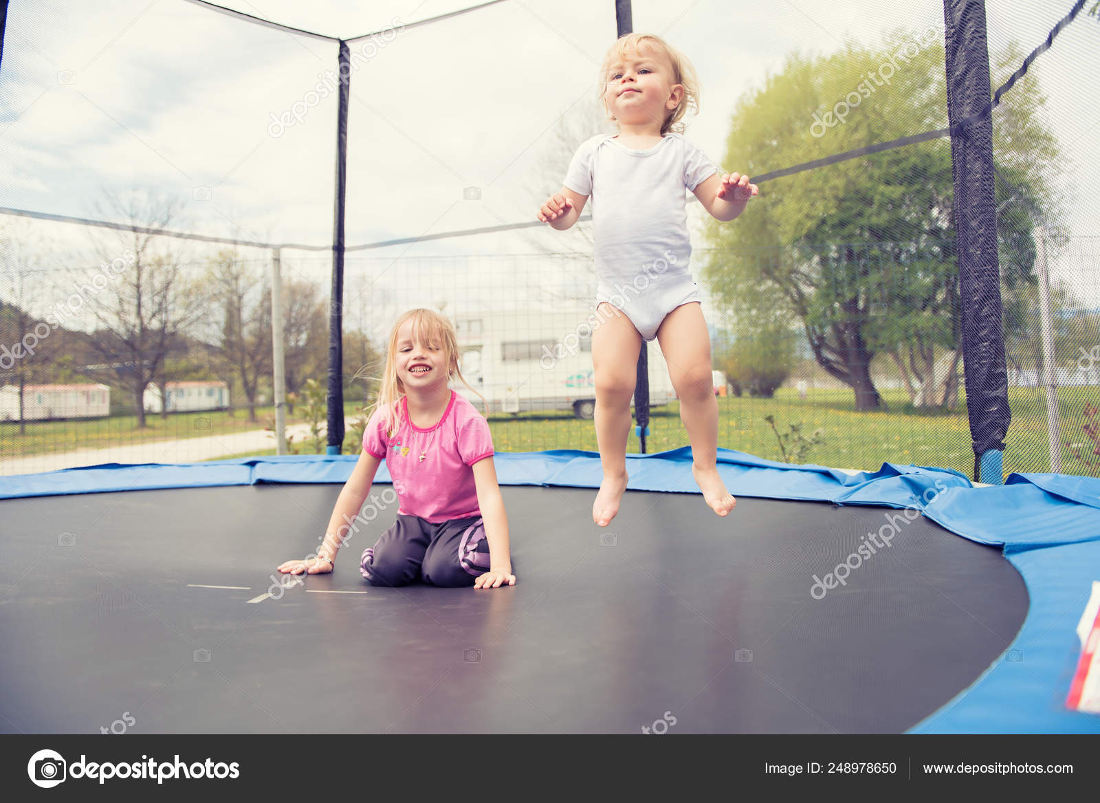 Two beautiful kids jumping on the trampoline and enjoying. — Stock ...