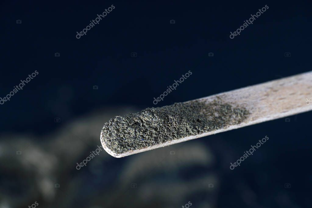 El potasio es un elemento químico y fue fotografiado aquí con un fondo ...