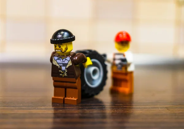 Life-sized Lego figures – Stock Editorial Photo © teamtime #156759258