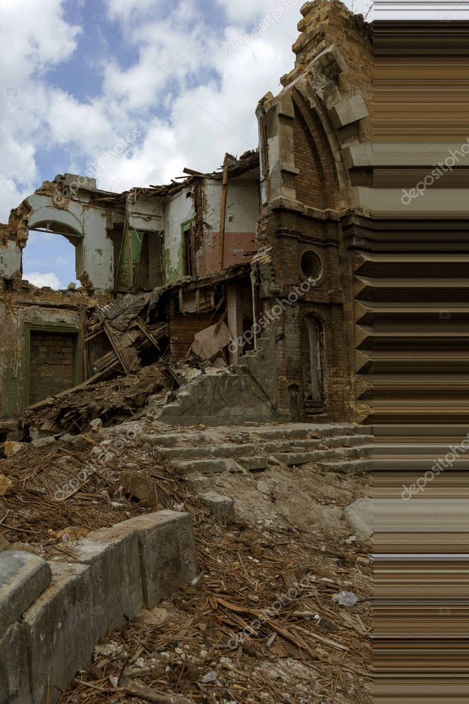 Ruinas de la histórica casa histórica de los masones. Casa arruinada. antigua casa destartalada ...