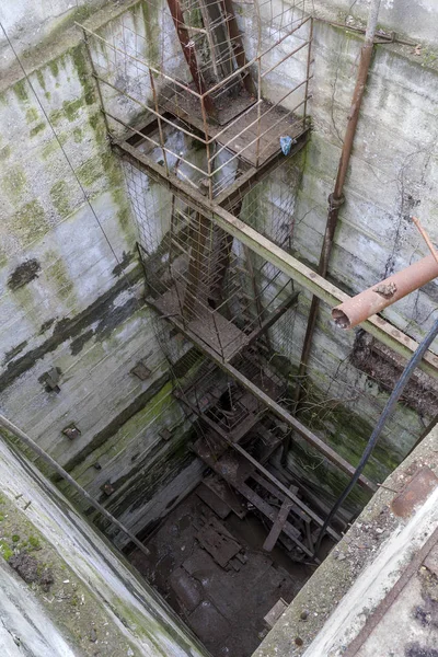 Deep Mine with reinforced concrete artificial landings for the process ...