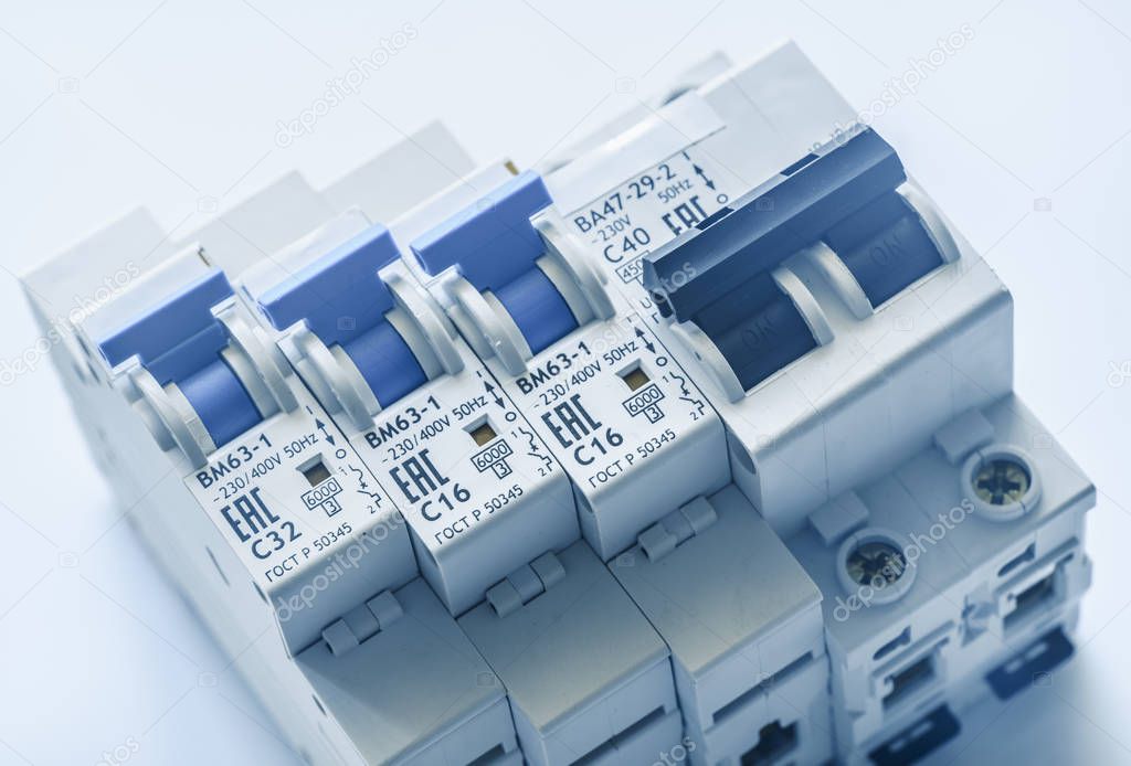 Interruptores eléctricos de suministro 2022