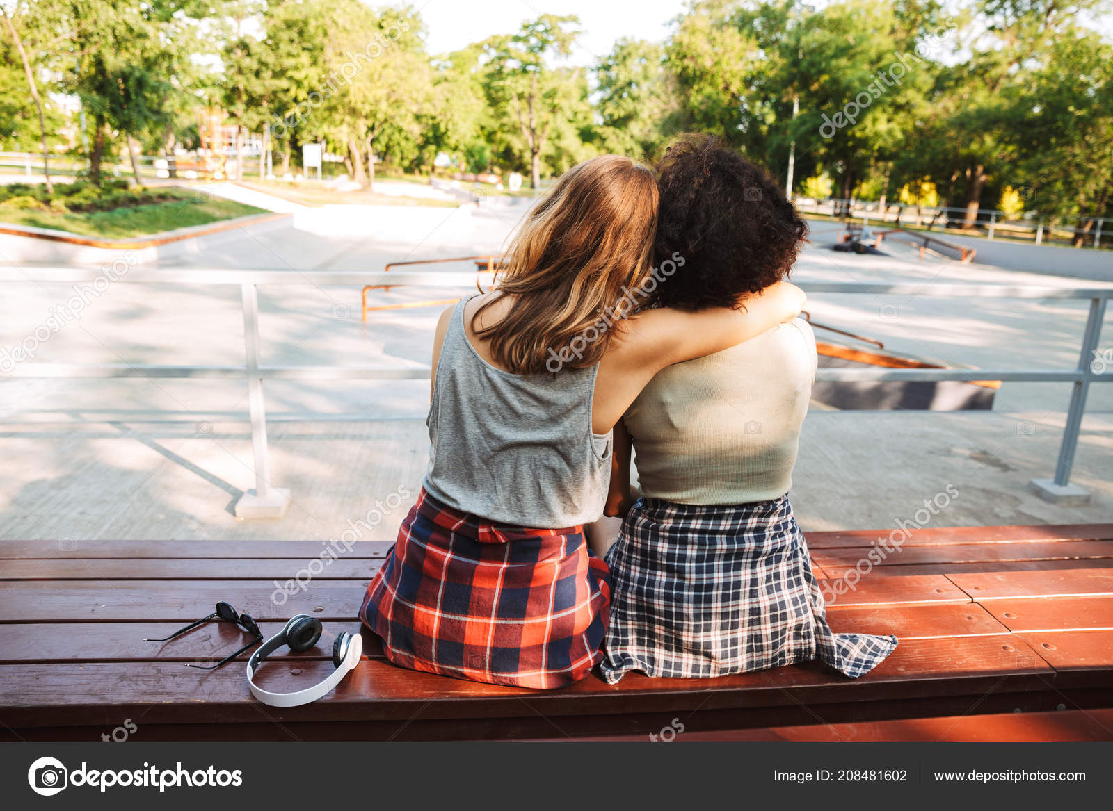 Back View Two Young Girls Hugging While Sitting Bench Park — Stock ...