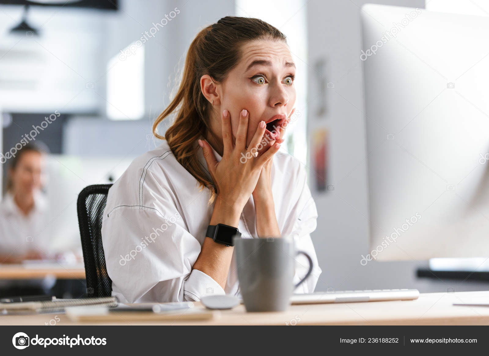 Shocked Young Woman Dressed Shirt Sitting Her Workplace Office Looking ...