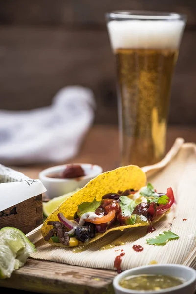 Tacos y vaso de bebida fotos de stock, imágenes de Tacos y vaso de ...