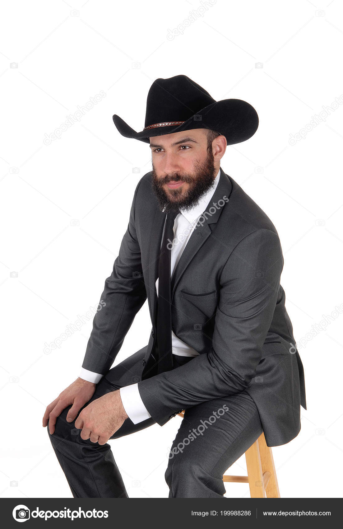 Hombre Guapo Sentado Traje Gris Sombrero Vaquero Mirando Hacia Otro ...
