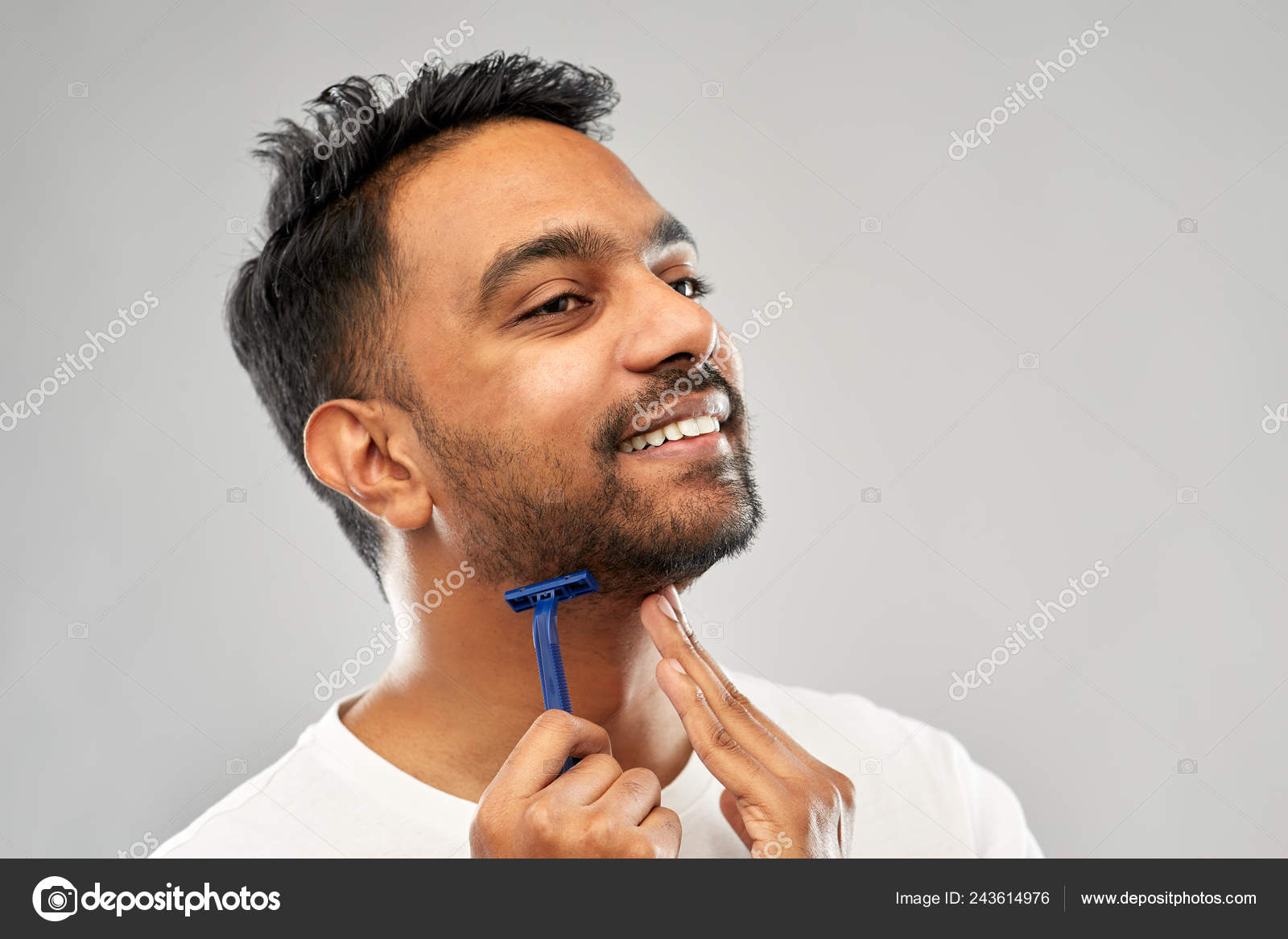 Indian man shaving beard with razor blade — Stock Photo © Syda ...