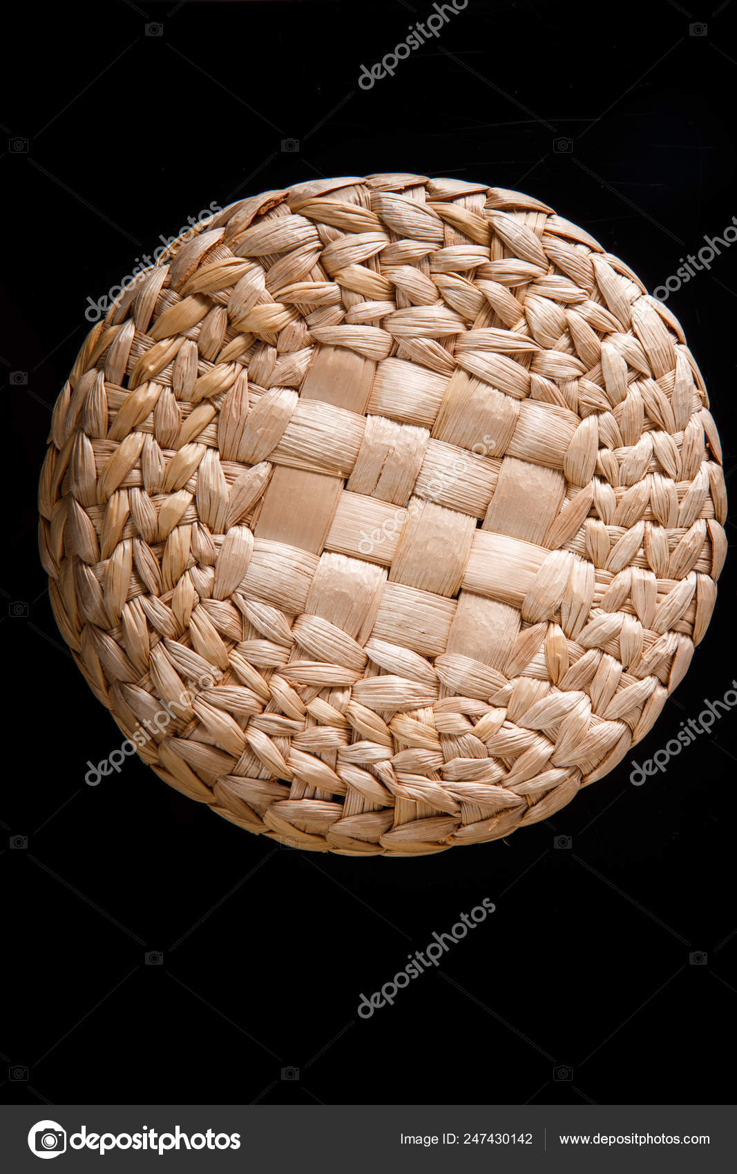 Top view on small handmade craft round box Stock Photo by ©alkiona25 ...