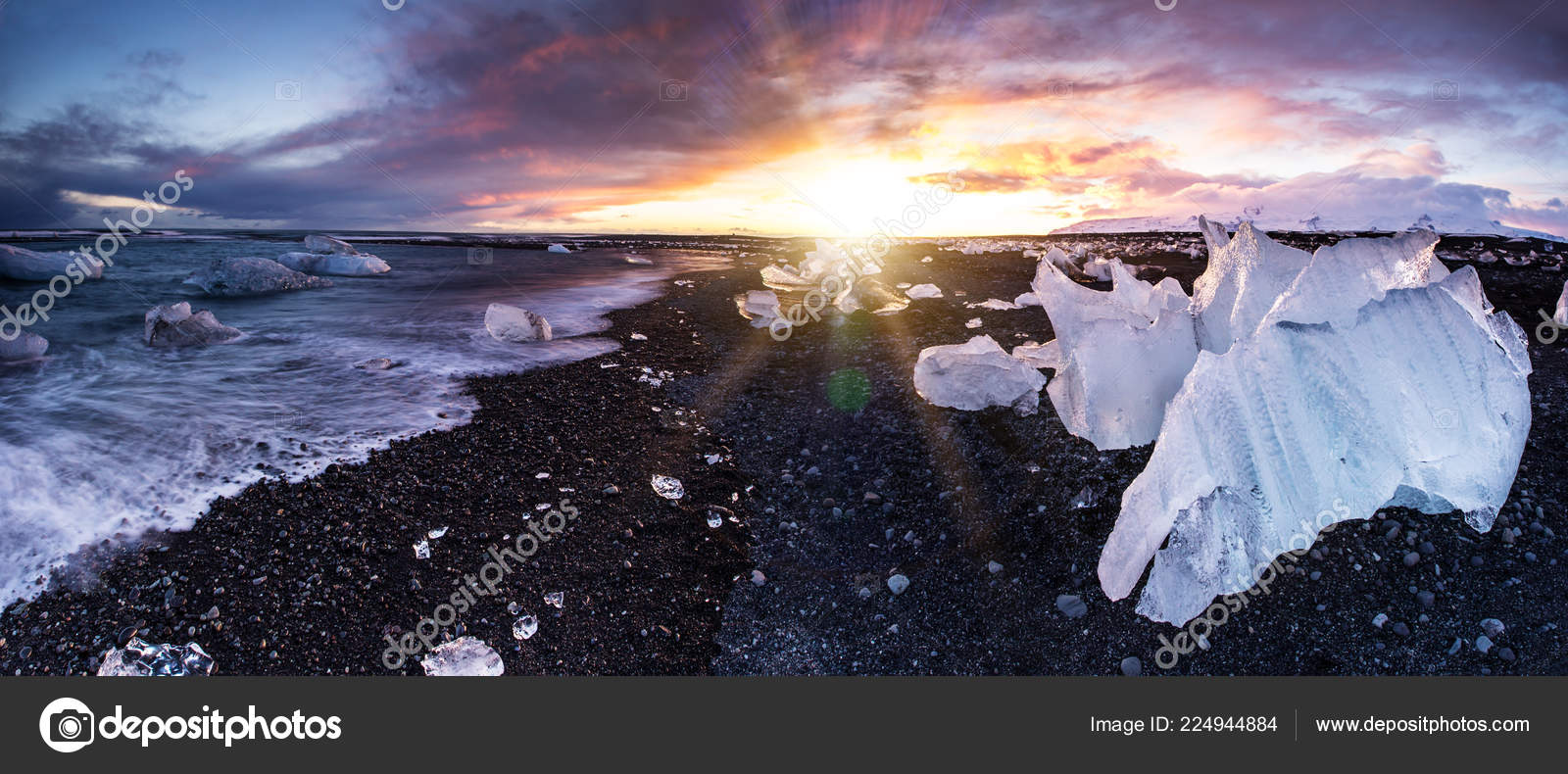 Beautiful sunset over famous Diamond beach, Iceland. — Stock Photo ...
