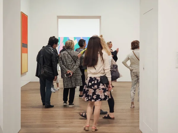 Moma membership and benefits images libres de droit, photos de Moma ...