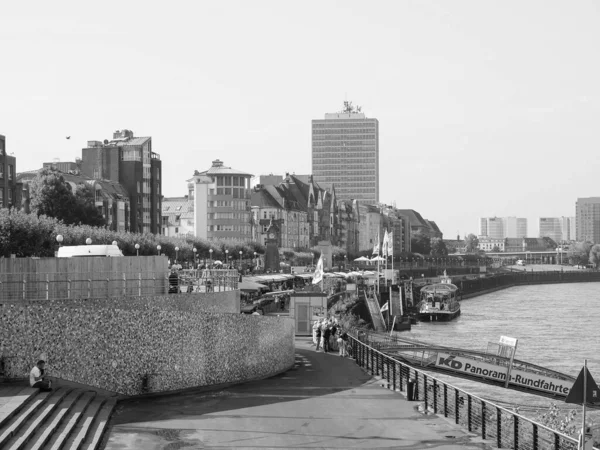 Mer et remblai de ville Stock Photos, Royalty Free Mer et remblai de ...