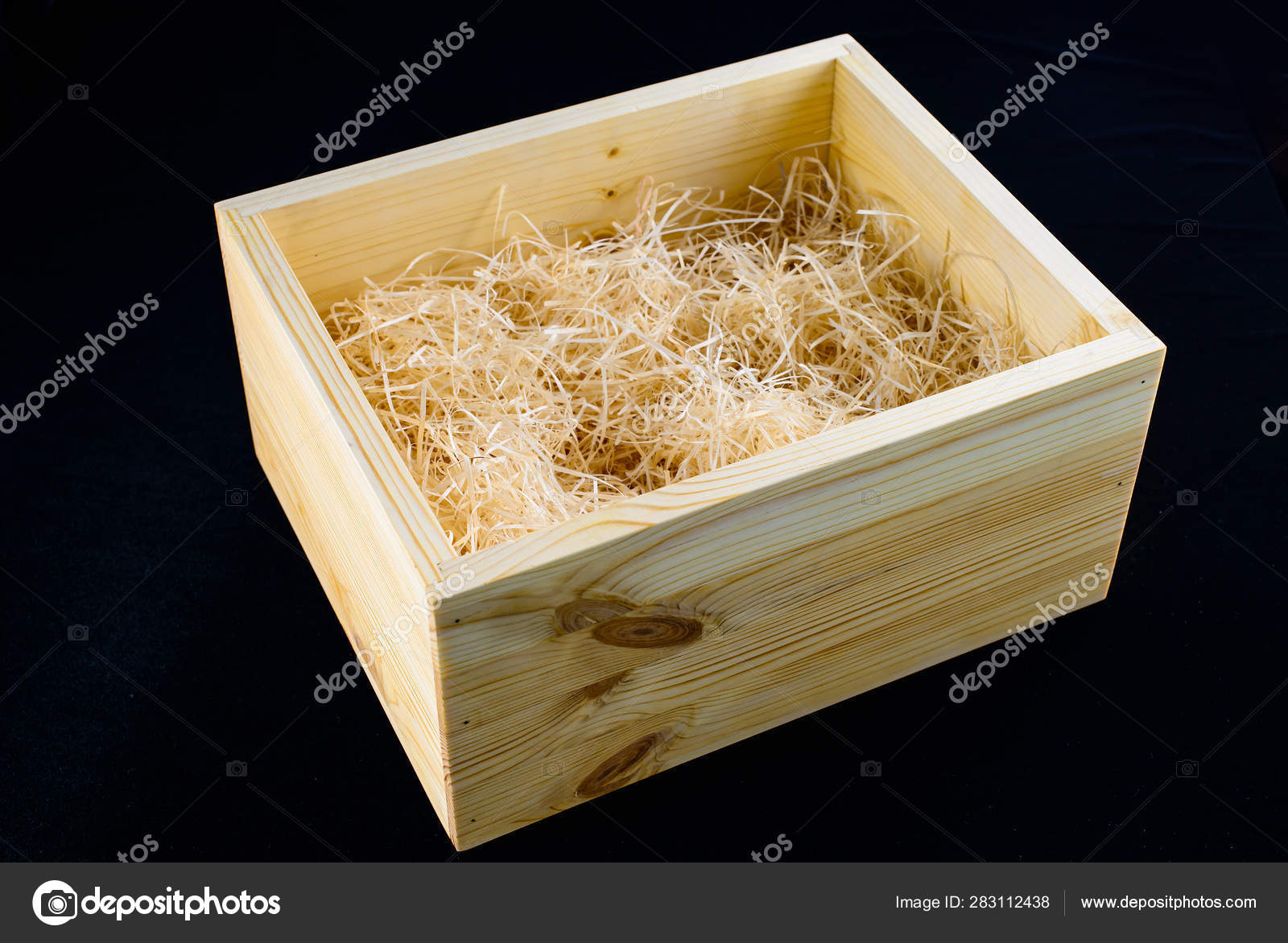 Crate with Straw Isolated on White Background. Natural wooden shredded ...