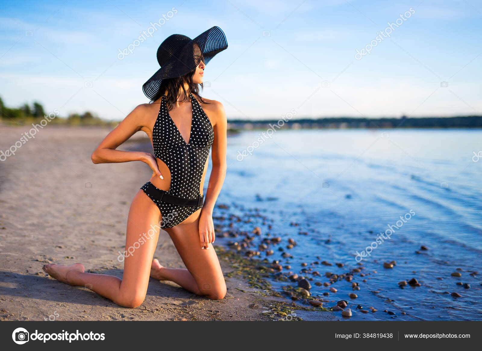Sexy Beautiful Woman Bikini Posing Beach — Stock Photo © Di-Studio #384819438