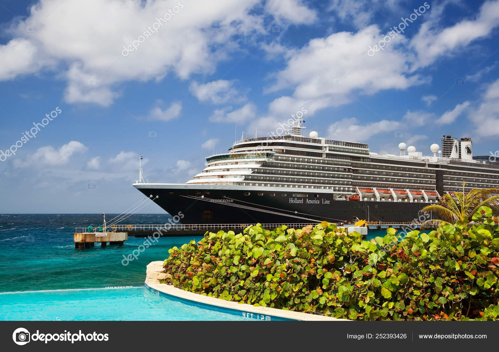 Willemstad Curacao April 2018 View Infinity Pool Cruise Ship Zuiderdam ...