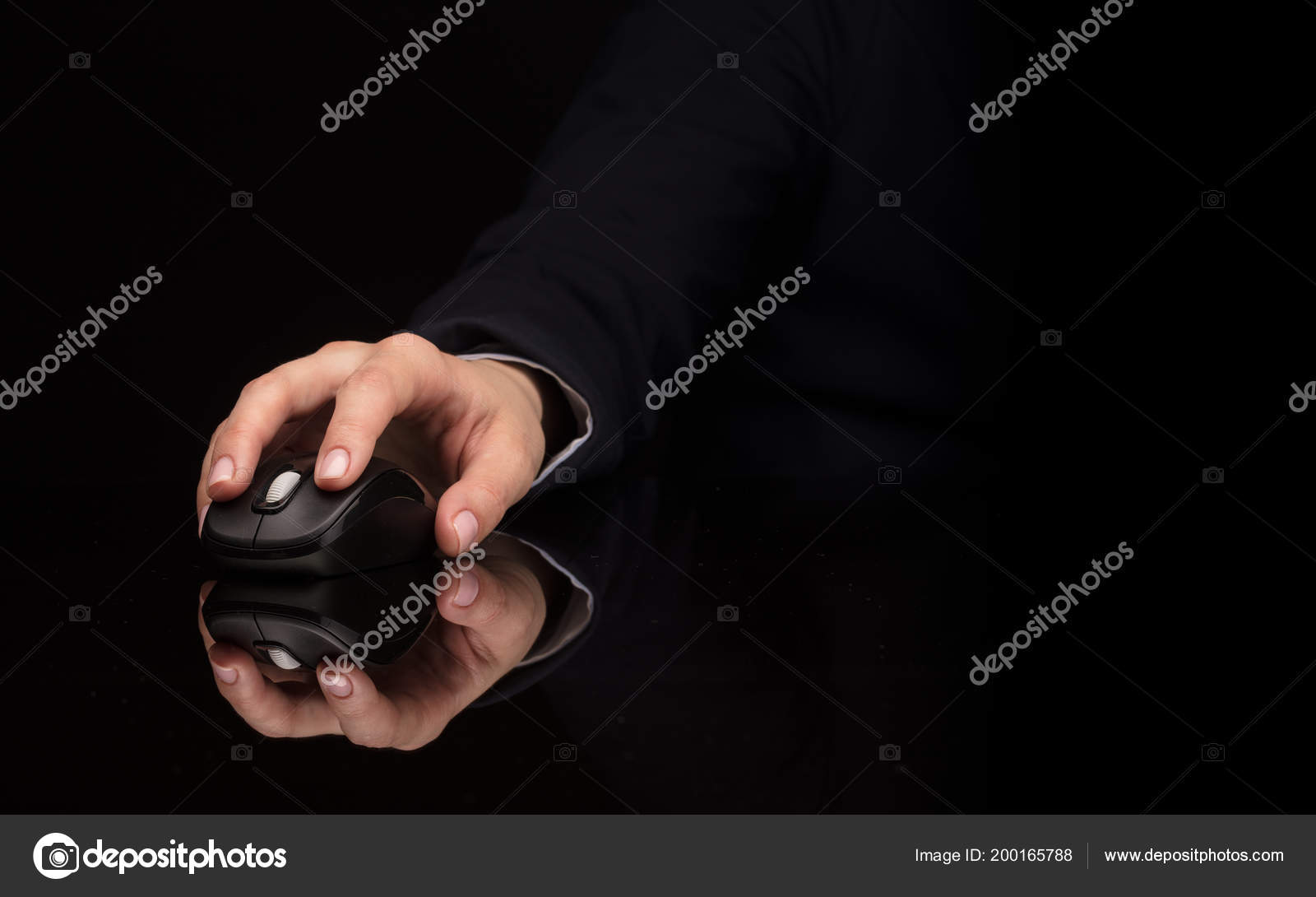 Hand using mouse on dark background Stock Photo by ©ra2studio 200165788